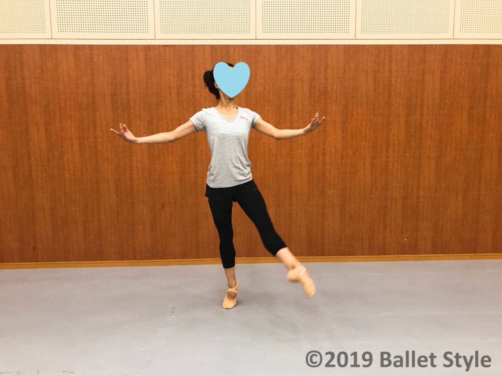 簡単そうで難しい？！『トンベ』を練習！ | Ballet Style[バレエ スタイル]